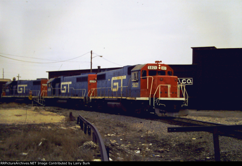 GP38-2